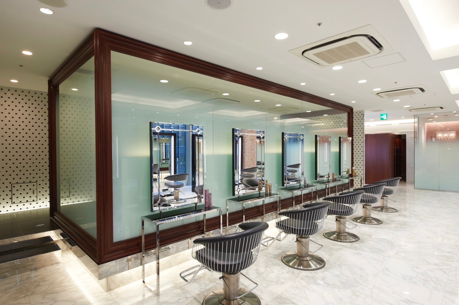 ヨシンモリとは？簡単5ステップの巻き方と垢抜け韓国ヘアを解説 | ヘアスタイル | LICOLO - 髪から自分を好きになる